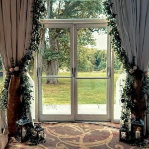 25 Ivy Decorating Ideas for a Lush and Enchanting Space