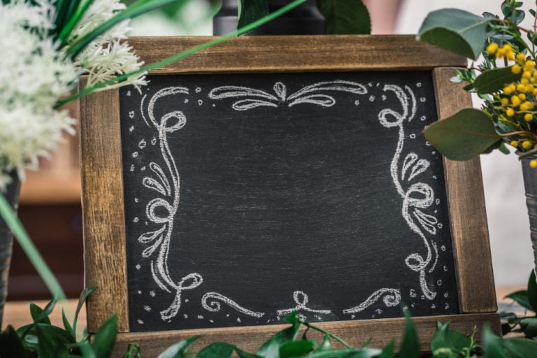 20 Ideas on How to Decorate a Chalkboard
