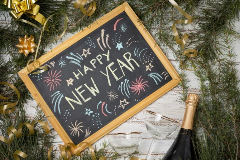 20 Ideas on How to Decorate a Chalkboard
