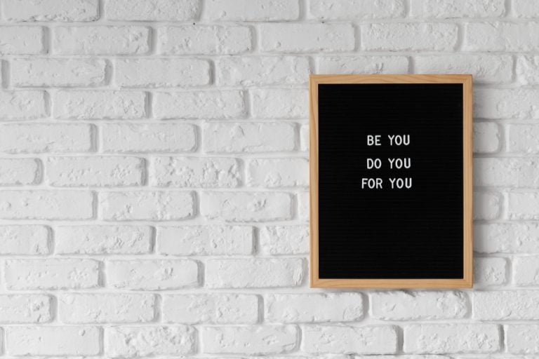 20 Ideas on How to Decorate a Chalkboard