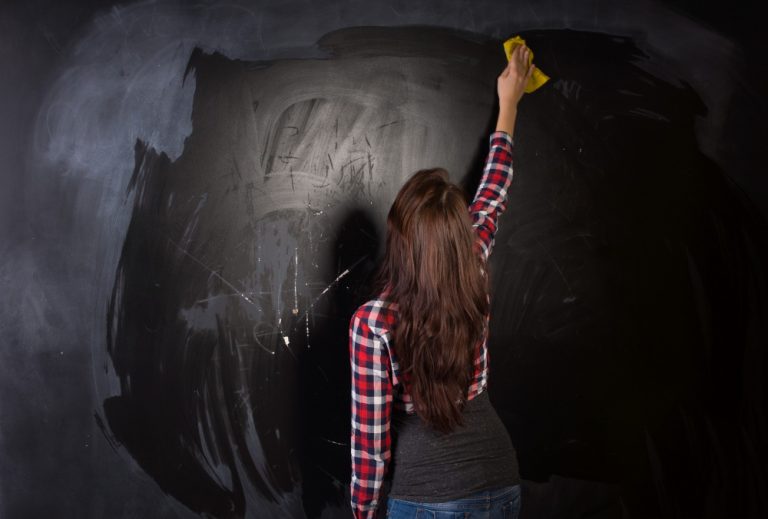 How to Clean Chalk Wall: Easy Step-by-Step Guide for Spotless Results