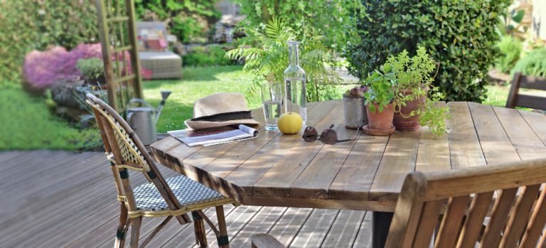 5 Must-have Outdoor Furniture Items for Your Patio